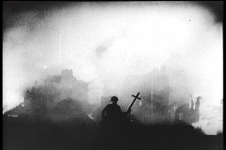 buildings including st paul's cathedral burn Stock Footage Video (100% ...