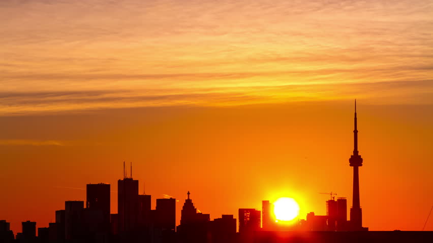 sun rising behind toronto skyline 4k: วิดีโอสต็อก (ปลอดค่าลิขสิทธิ์ 100 ...