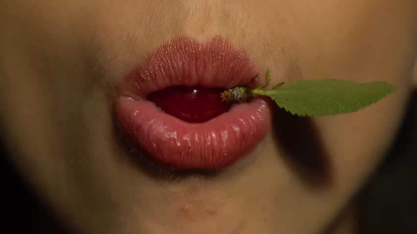 Cherry Red Lips And Tongue | Lipstutorial.org