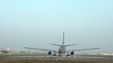 4k plane landing Stock Footage Video (100% Royalty-free) 10501562 ...