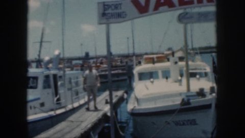 depo karton kutu üretim hattı boyunca Stok Videosu (%100 Telifsiz ...