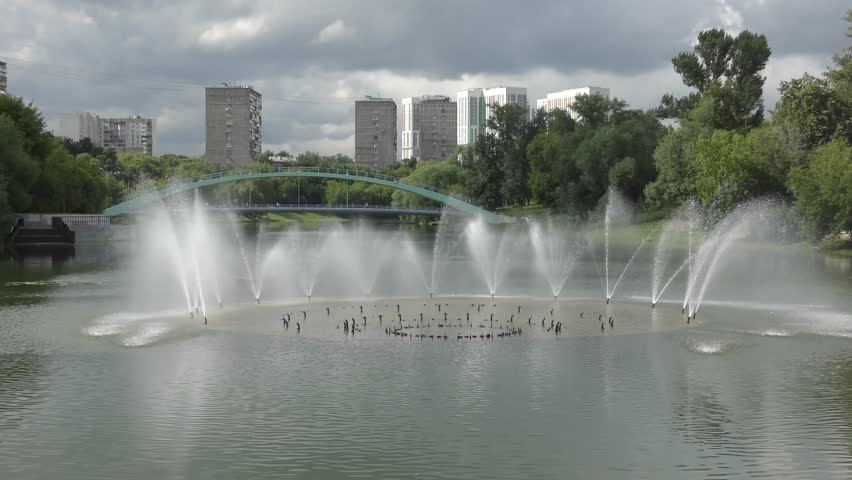 Fountain in Utrecht, Netherlands image - Free stock photo - Public ...