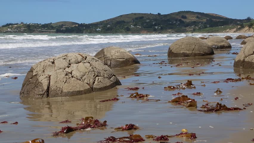 Boulders and rocks on the shore on Koekohe beach, New Zealand image ...
