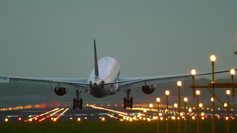 4k plane landing Stock Footage Video (100% Royalty-free) 10501562 ...