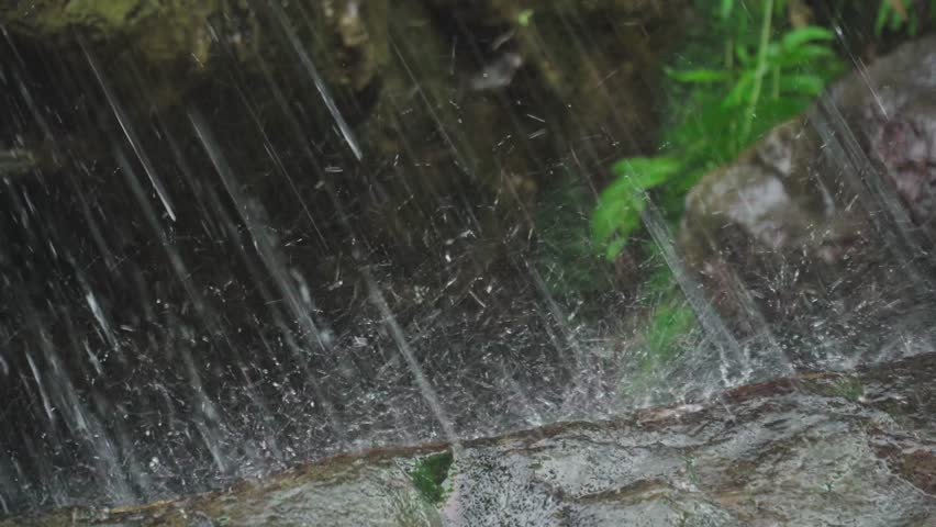Rain Hitting Rock 스톡 동영상 비디오(100% 로열티 프리) 32474125 | Shutterstock