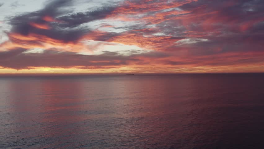 Dusk and red skies over the ocean image - Free stock photo - Public ...
