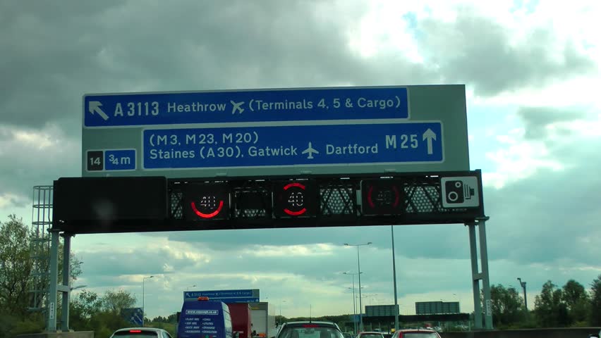 airplane over m25 motorway near heathrow Stock Footage Video (100% ...