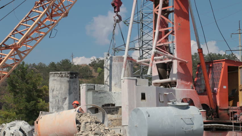 Crane and Drilling Rig On Stockvideoklipp (helt royaltyfria) 5450876 ...