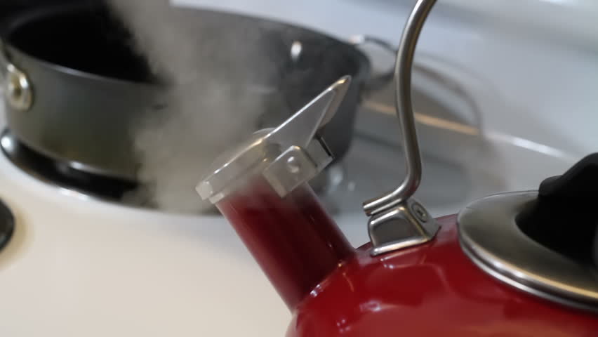 Tea Kettle Blowing Steam Hd Arkivvideomateriale (100 % royaltyfritt ...