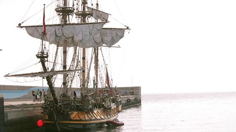 Vector Logo Sailing Ship Back View Stock Vector (Royalty Free ...