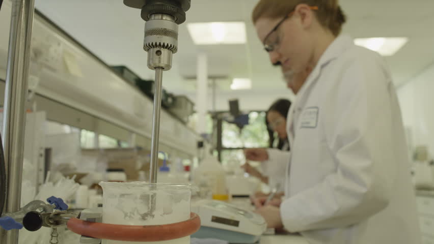 4k Science Lab and Scientists 스톡 동영상 비디오(100% 로열티 프리) 9056227 ...